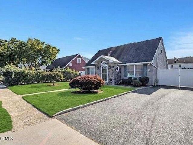 house with 4 bedroom, Saddle Brook NJ DS102027639