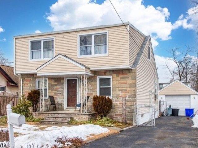 house with 4 bedroom, Saddle Brook NJ DS102312595