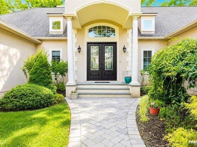 house with 4 bedroom, Saddle River NJ ES105173510