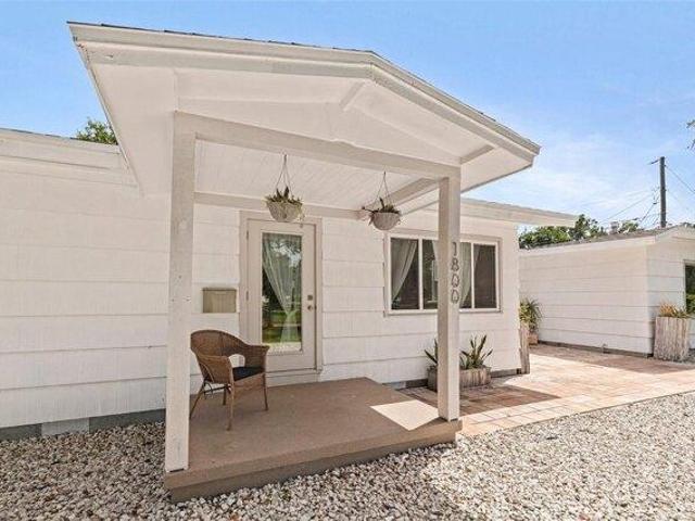 house with 4 bedroom, Saint Petersburg FL DS92174801
