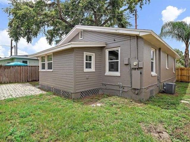 house with 4 bedroom, Saint Petersburg FL ES103500910
