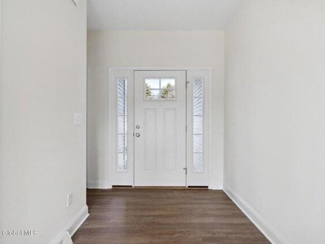 house with 4 bedroom, Saratoga Springs NY ES103623555