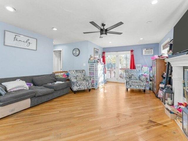 house with 4 bedroom, Saugus MA ES105192692