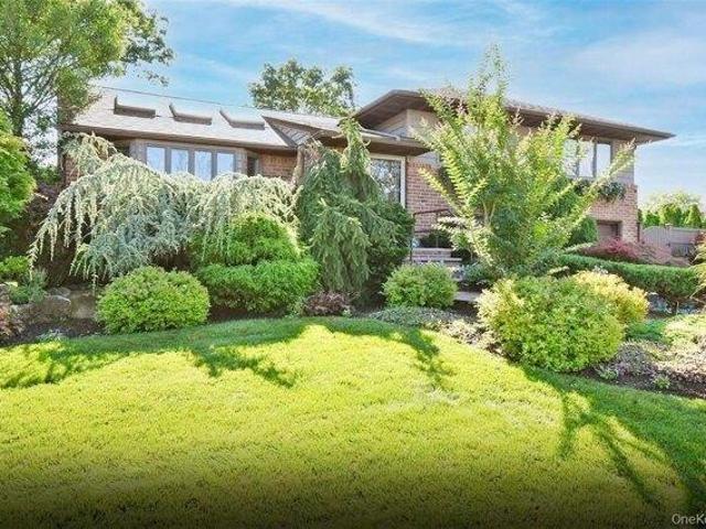 house with 4 bedroom, Seaford NY ES104904084