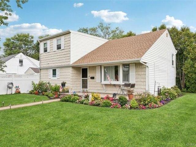 house with 4 bedroom, Seaford NY ES104922314