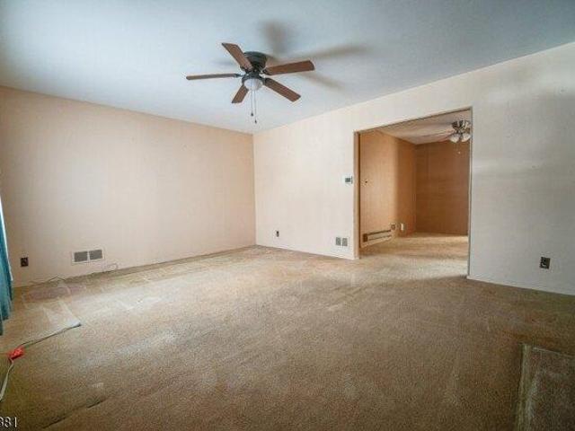 house with 4 bedroom, Secaucus NJ DLS101631888
