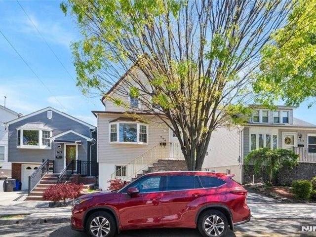 house with 4 bedroom, Secaucus NJ DLS101750728