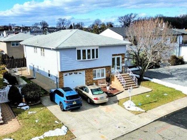 house with 4 bedroom, Secaucus NJ DLS101859281