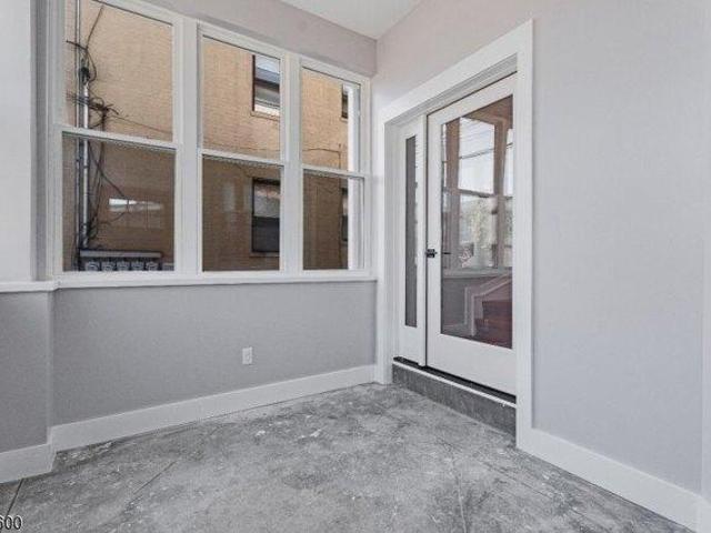 house with 4 bedroom, Secaucus NJ DLS102560648