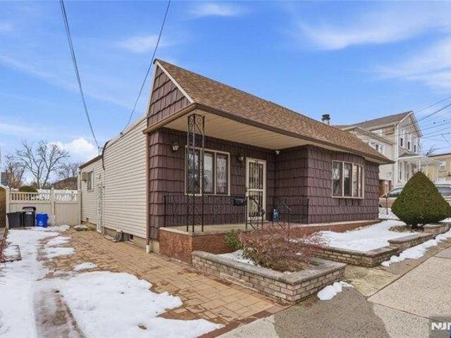 house with 4 bedroom, Secaucus NJ DLS102217507