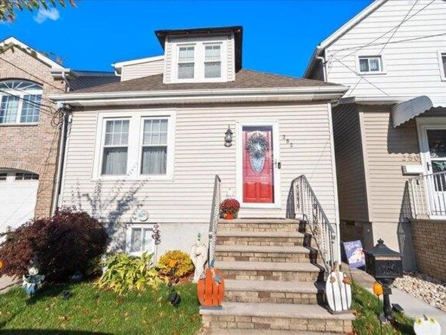 house with 4 bedroom, Secaucus NJ DS104406637