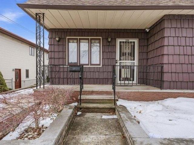 house with 4 bedroom, Secaucus NJ ES103158851