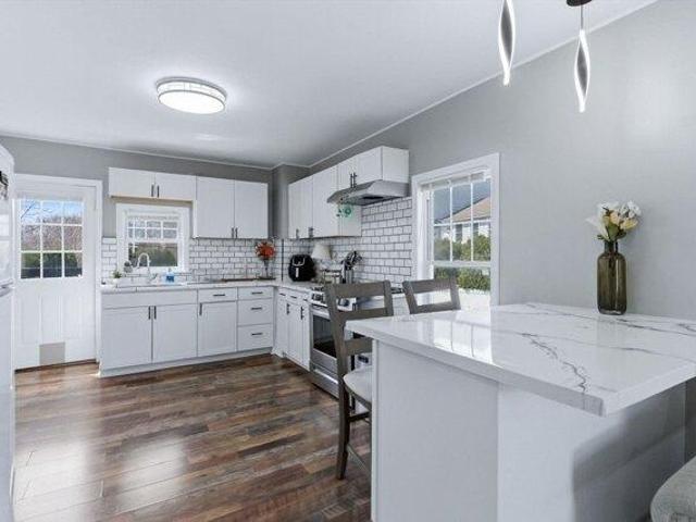 house with 4 bedroom, Seekonk MA ES104298496