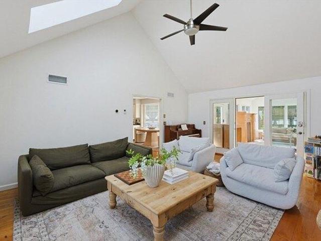 house with 4 bedroom, Seekonk MA ES104807853