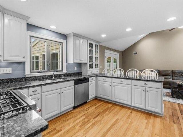 house with 4 bedroom, Seekonk MA ES104809222
