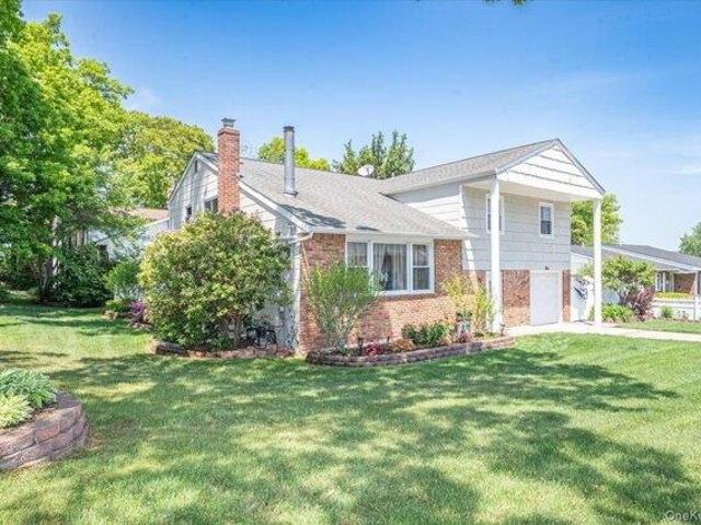 house with 4 bedroom, Selden NY ES104907168