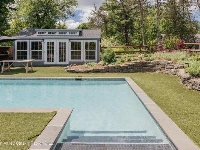 house with 4 bedroom, Selkirk NY ES104900554