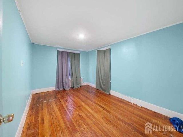 house with 4 bedroom, Sewaren NJ ES104869882