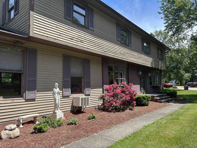 house with 4 bedroom, Shelburne VT DLS103071242