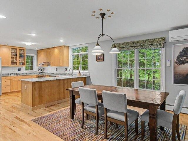 house with 4 bedroom, Shelburne VT ES103886409