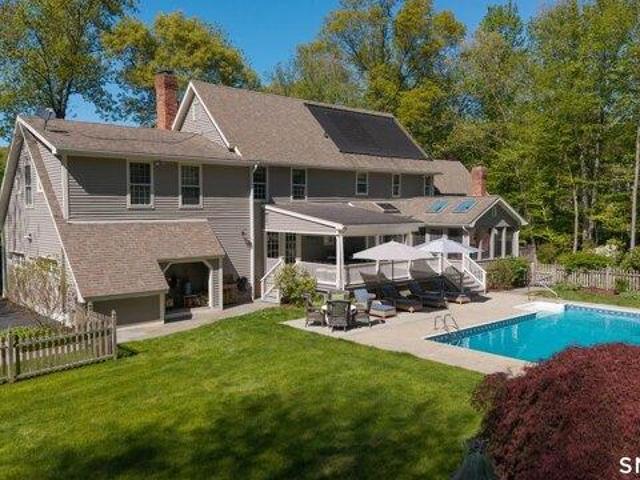 house with 4 bedroom, Shelton CT DLS102780151
