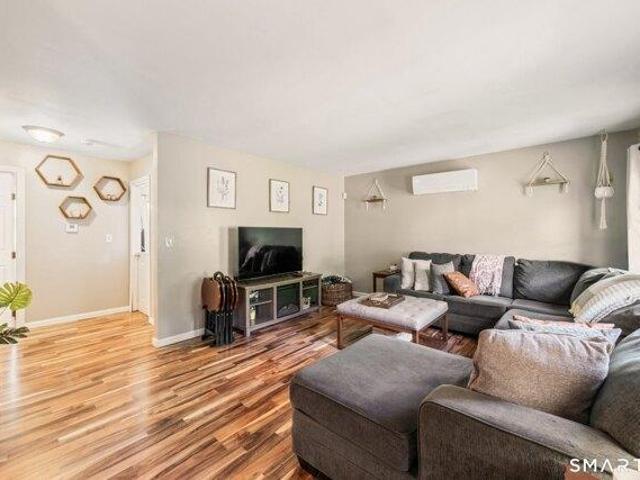 house with 4 bedroom, Shelton CT DLS103102457