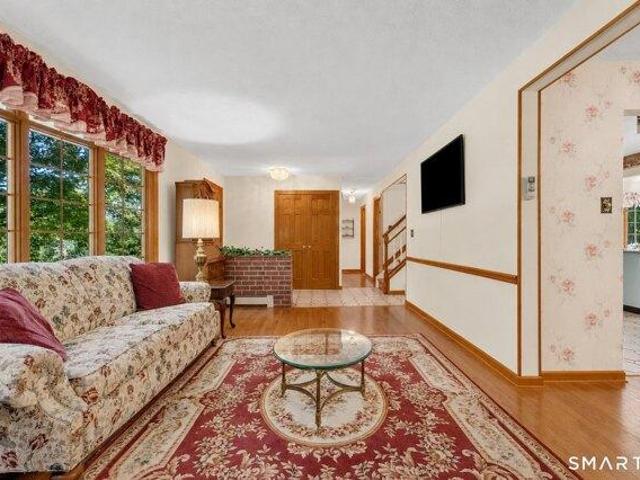 house with 4 bedroom, Shelton CT ES104189524
