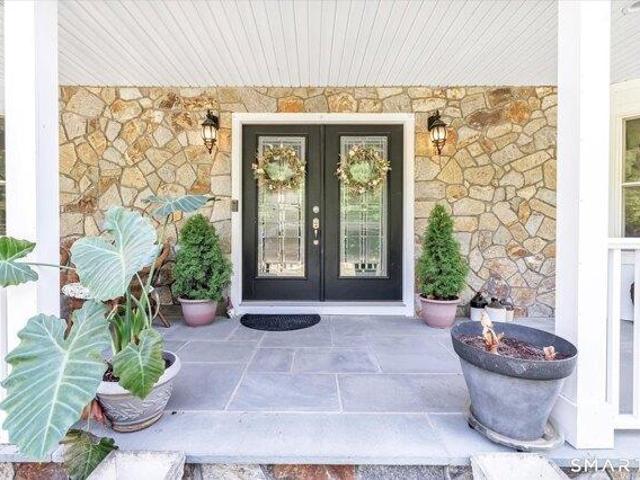 house with 4 bedroom, Shelton CT ES104376600