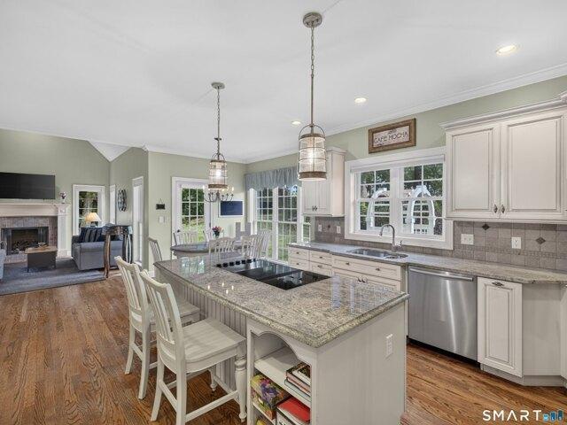 house with 4 bedroom, Shelton CT ES104408616