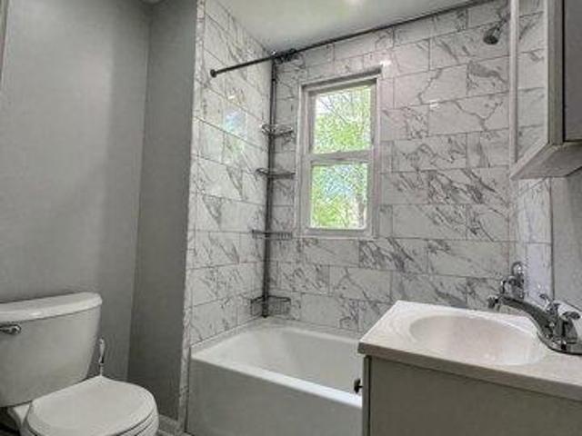house with 4 bedroom, Shelton CT ES104809898