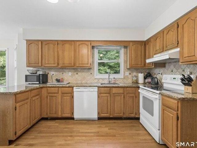 house with 4 bedroom, Shelton CT ES104811739