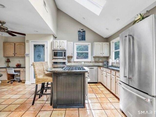 house with 4 bedroom, Shelton CT ES104833396