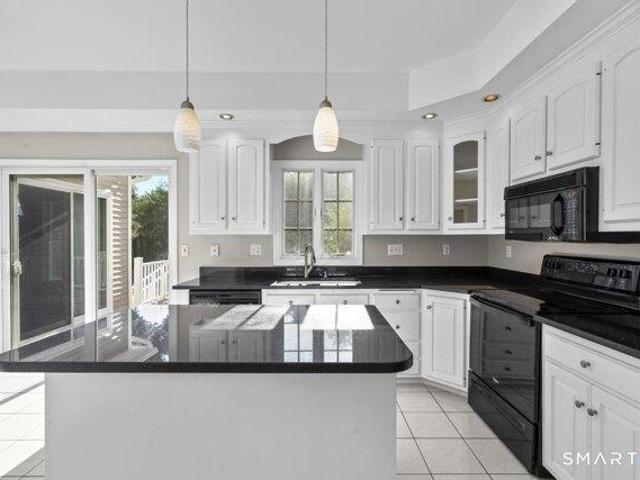 house with 4 bedroom, Shelton CT ES105114720