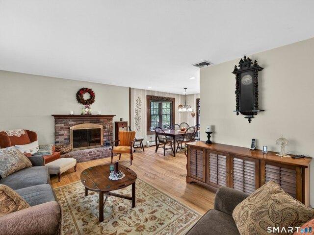 house with 4 bedroom, Shelton CT ES105142243