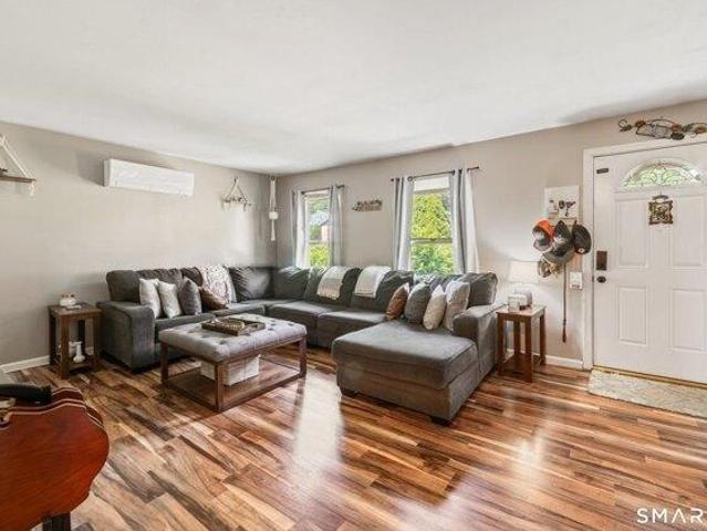 house with 4 bedroom, Shelton CT ES103102457