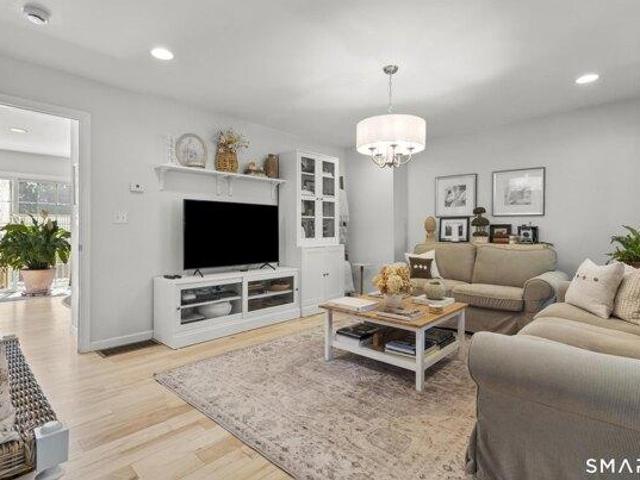 house with 4 bedroom, Shelton CT ES103605122