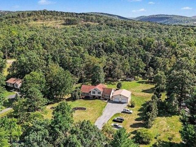 house with 4 bedroom, Shippensburg PA ES104901655