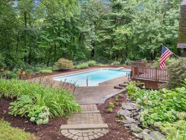 house with 4 bedroom, Shrewsbury MA DLS101780536