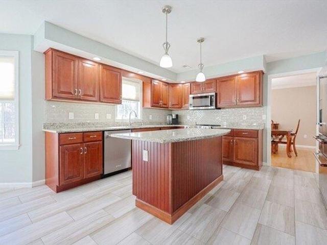 house with 4 bedroom, Shrewsbury MA DLS101707736