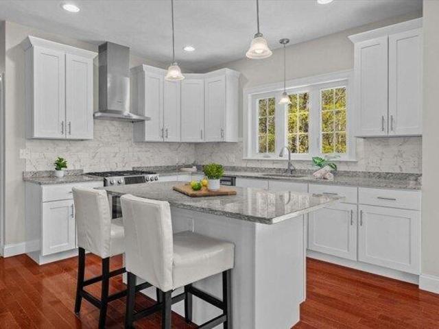 house with 4 bedroom, Shrewsbury MA DS102728274
