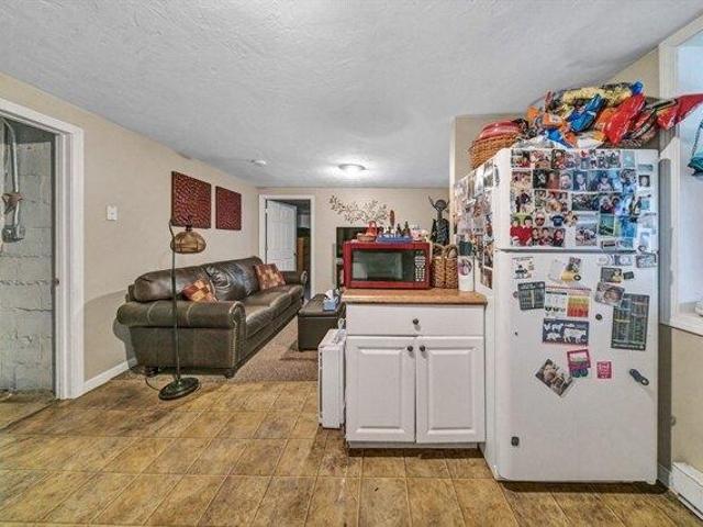 house with 4 bedroom, Shrewsbury MA ES104791559