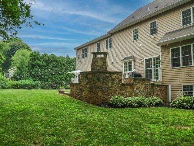 house with 4 bedroom, Shrewsbury MA ES104791586