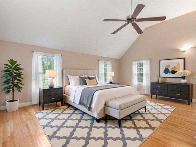 house with 4 bedroom, Shrewsbury MA ES104848314