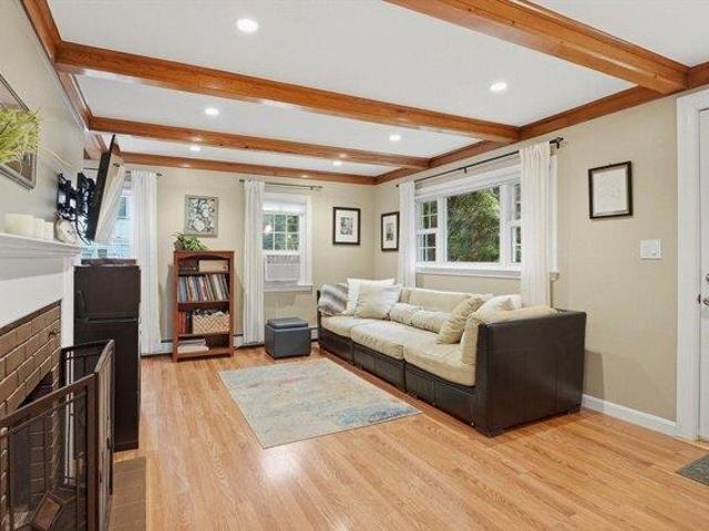 house with 4 bedroom, Shrewsbury MA ES105092287