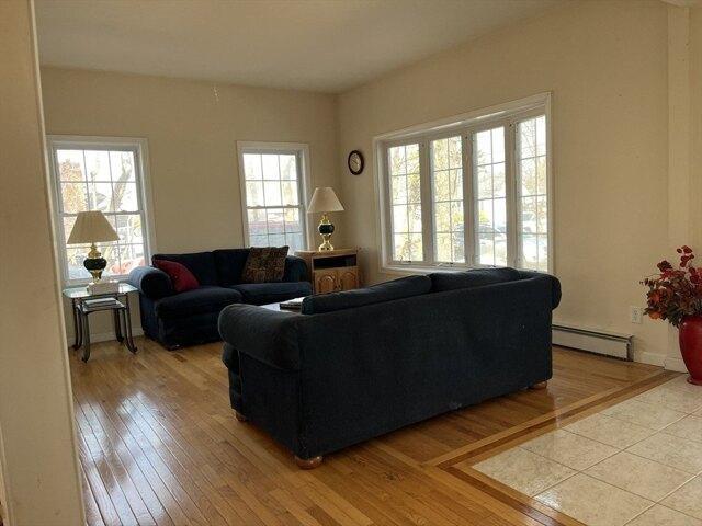 house with 4 bedroom, Shrewsbury MA ES105105019