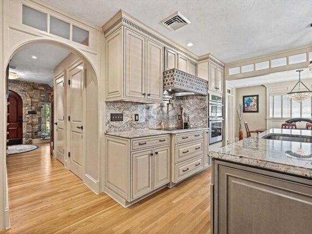 house with 4 bedroom, Shrewsbury MA ES105123812