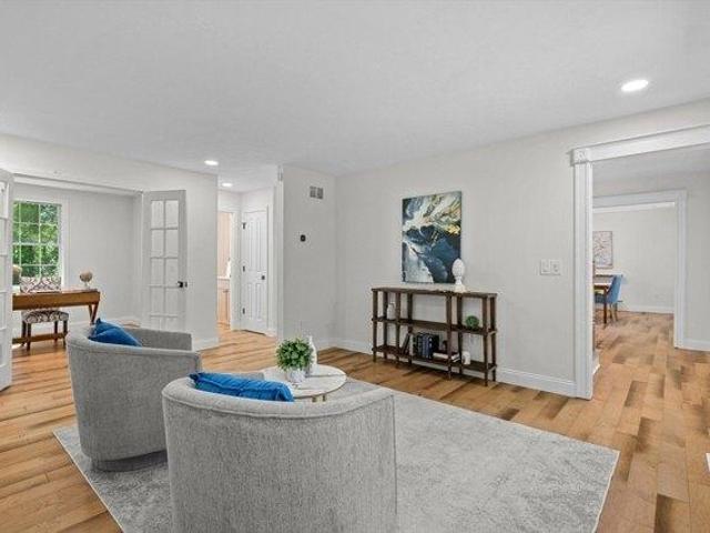 house with 4 bedroom, Shrewsbury MA ES105144457