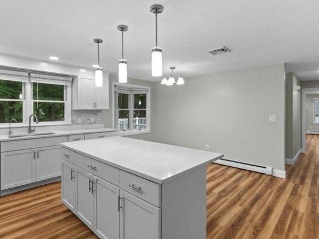 house with 4 bedroom, Shrewsbury MA ES105156660
