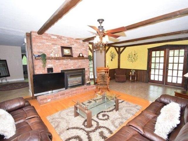 house with 4 bedroom, Shrewsbury MA ES105175060
