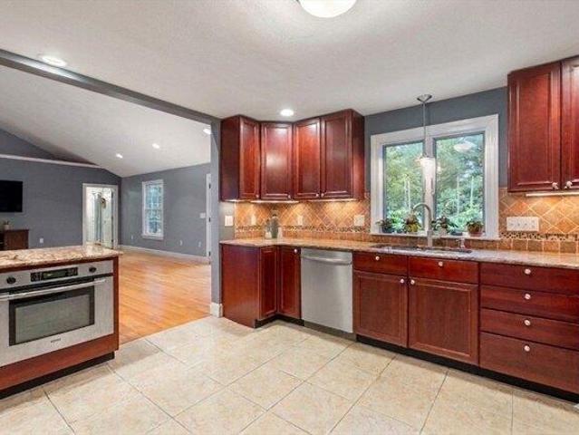 house with 4 bedroom, Shrewsbury MA ES105175789